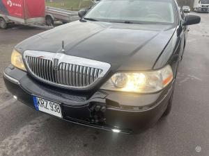 Melns Lincoln town-car 2009 Kauņa, ar dzinēja tilpumu 4.60 L un nobraukumu 198 tūkst. km par 3900 €, foto 2 vietnē AUTOMOTO.COM.LV
