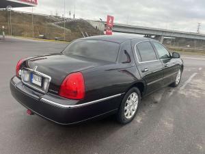 Melns Lincoln town-car 2009 Kauņa, ar dzinēja tilpumu 4.60 L un nobraukumu 198 tūkst. km par 3900 €, foto 6 vietnē AUTOMOTO.COM.LV