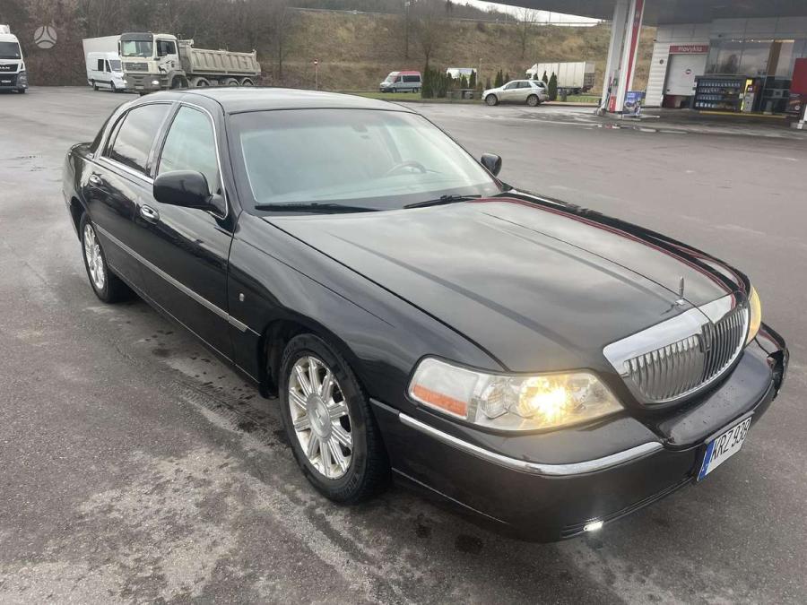 Melns Lincoln town-car 2009 Kauņa, ar dzinēja tilpumu 4.60 L un nobraukumu 198 tūkst. km par 3900 €, foto 8 vietnē AUTOMOTO.COM.LV