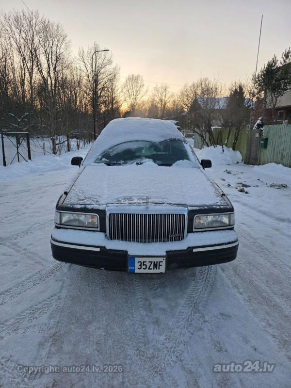 Melns Lincoln town-car 1996 Tallina, ar dzinēja tilpumu 4.60 L un nobraukumu 126 tūkst. km par 5500 €, foto 2 vietnē AUTOMOTO.COM.LV