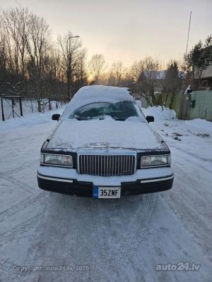 Melns Lincoln town-car 1996 Tallina, ar dzinēja tilpumu 4.60 L un nobraukumu 126 tūkst. km par 5500 €, foto 2 vietnē AUTOMOTO.COM.LV