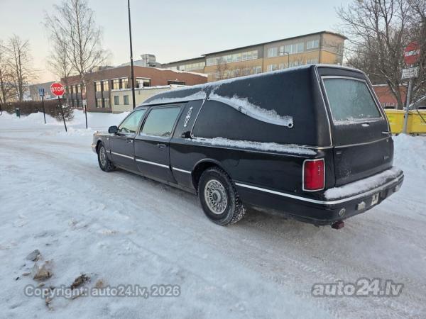 Melns Lincoln town-car 1996 Tallina, ar dzinēja tilpumu 4.60 L un nobraukumu 126 tūkst. km par 5500 €, foto 6 vietnē AUTOMOTO.COM.LV