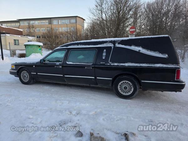 Melns Lincoln town-car 1996 Tallina, ar dzinēja tilpumu 4.60 L un nobraukumu 126 tūkst. km par 5500 €, foto 7 vietnē AUTOMOTO.COM.LV