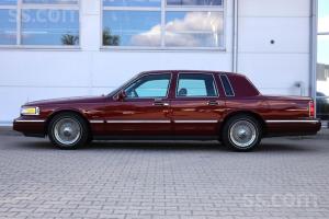 Красный Линкольн Таун Кар 1996 в Рига, объемом двигателя 4.60 л и пробегом 0 тыс. км за 17995 €, фото 12 на AUTOMOTO.COM.LV