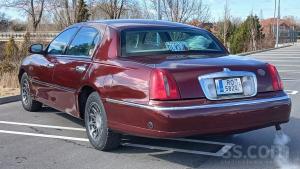 Red Lincoln town-car 2000 in Riga, with an engine capacity of 4.60 L and mileage of 300 thousand km for 3650 €, photo 6 on AUTOMOTO.COM.LV