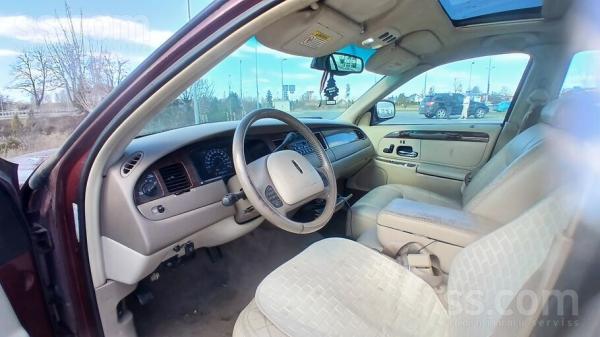 Sarkans Lincoln town-car 2000 Rīga, ar dzinēja tilpumu 4.60 L un nobraukumu 300 tūkst. km par 3650 €, foto 6 vietnē AUTOMOTO.COM.LV