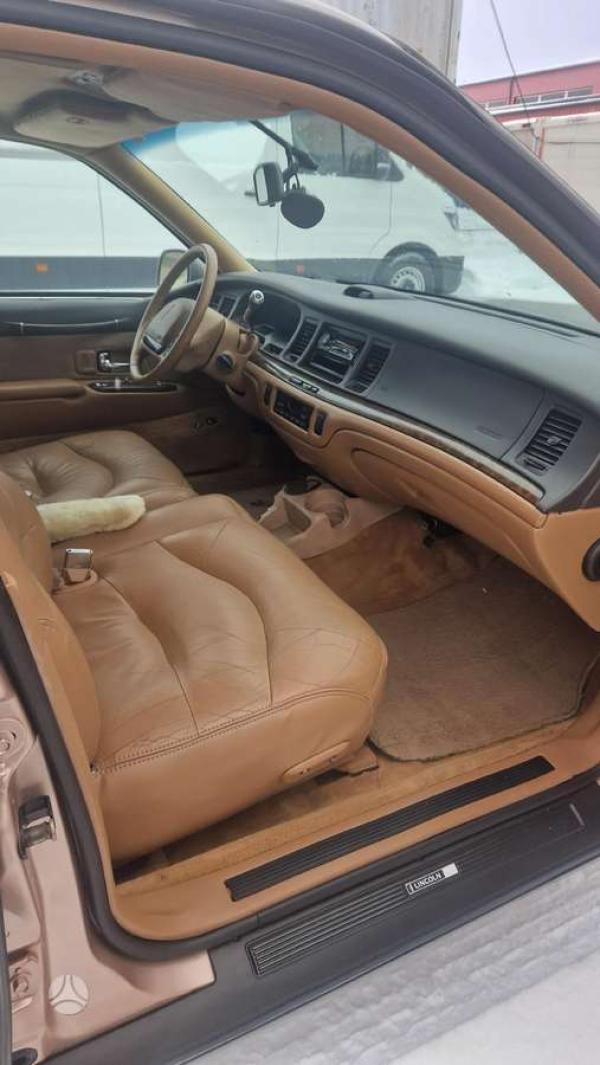 Lincoln town-car 1996 Kauņa, ar dzinēja tilpumu 4.60 L un nobraukumu 402 tūkst. km par 3500 €, foto 6 vietnē AUTOMOTO.COM.LV