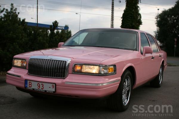 Lincoln town-car 1997 in Riga, with an engine capacity of 4.60 L and mileage of 540 thousand km for 6500 €, photo 10 on AUTOMOTO.COM.LV