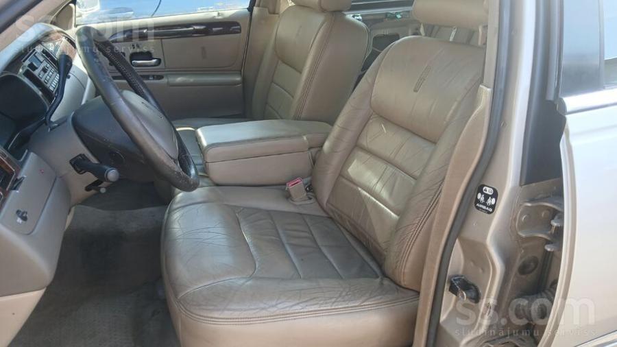 Lincoln town-car 1998 in Riga, with an engine capacity of 4.60 L and mileage of 200 thousand km for 2500 €, photo 7 on AUTOMOTO.COM.LV