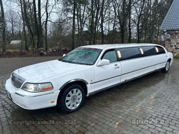 White Lincoln town-car 2005 in Tallinn, with an engine capacity of 4.60 L and mileage of 298 thousand km for 10999 €, photo 2 on AUTOMOTO.COM.LV