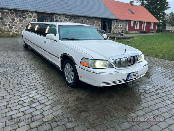 White Lincoln town-car 2005 in Tallinn, with an engine capacity of 4.60 L and mileage of 298 thousand km for 10999 €, photo 3 on AUTOMOTO.COM.LV