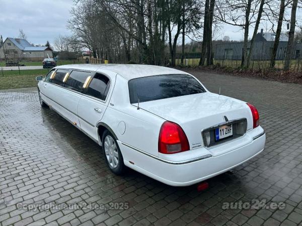 White Lincoln town-car 2005 in Tallinn, with an engine capacity of 4.60 L and mileage of 298 thousand km for 10999 €, photo 6 on AUTOMOTO.COM.LV