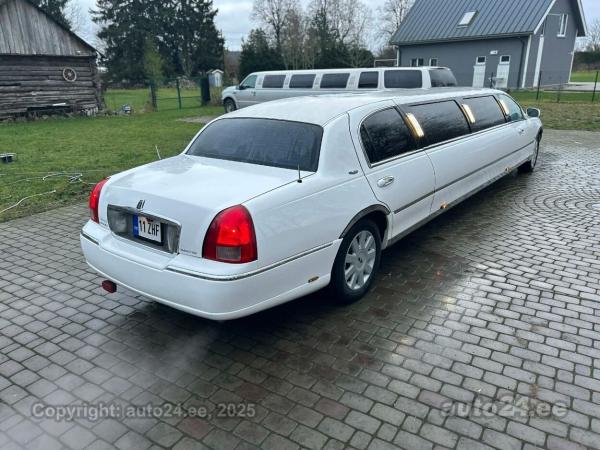 White Lincoln town-car 2005 in Tallinn, with an engine capacity of 4.60 L and mileage of 298 thousand km for 10999 €, photo 7 on AUTOMOTO.COM.LV
