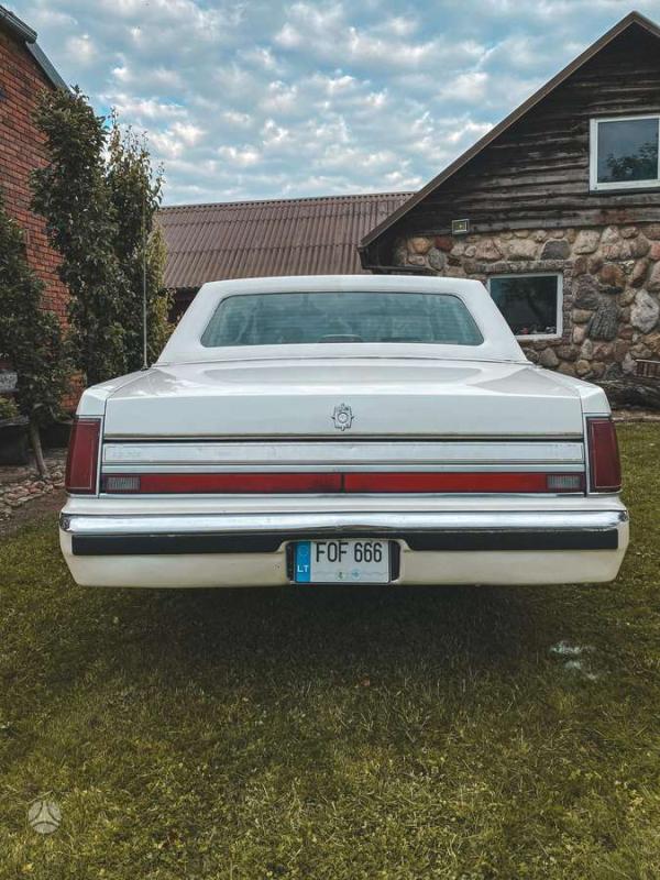 Balts Lincoln town-car 1997 Kretinga, ar dzinēja tilpumu 4.94 L un nobraukumu 32 tūkst. km par 7000 €, foto 6 vietnē AUTOMOTO.COM.LV
