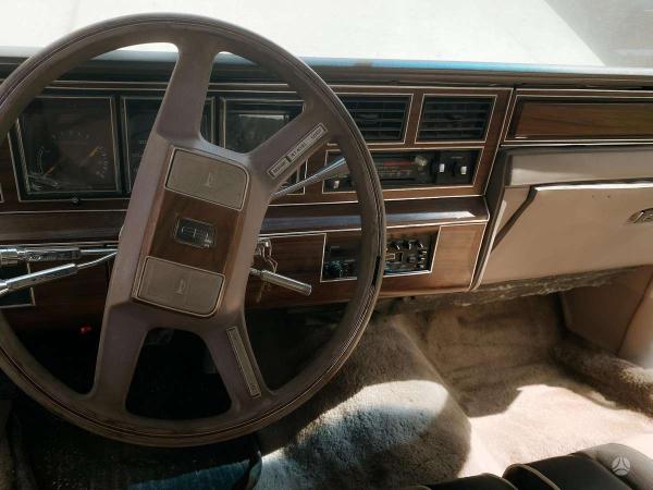 Balts Lincoln town-car 1997 Kretinga, ar dzinēja tilpumu 4.94 L un nobraukumu 32 tūkst. km par 7000 €, foto 8 vietnē AUTOMOTO.COM.LV