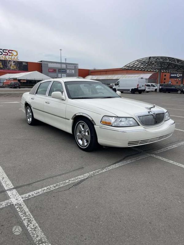 White Lincoln town-car 2007 in Kaunas, with an engine capacity of 4.60 L and mileage of 312 thousand km for 5500 €, photo 1 on AUTOMOTO.COM.LV