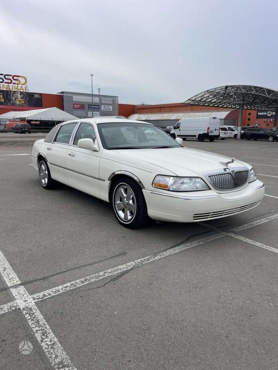 White Lincoln town-car 2007 in Kaunas, with an engine capacity of 4.60 L and mileage of 312 thousand km for 5500 €, photo 1 on AUTOMOTO.COM.LV