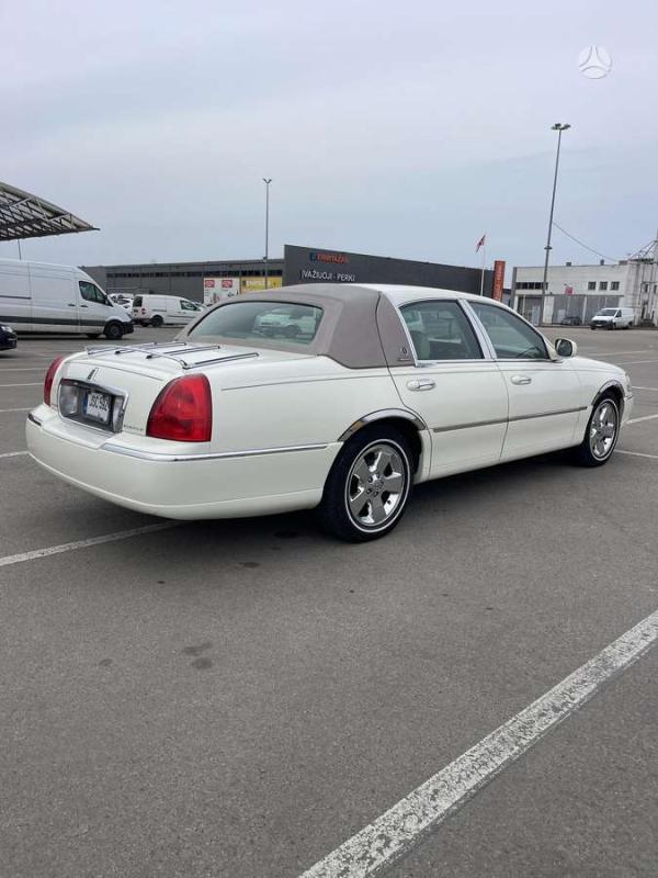 White Lincoln town-car 2007 in Kaunas, with an engine capacity of 4.60 L and mileage of 312 thousand km for 5500 €, photo 3 on AUTOMOTO.COM.LV