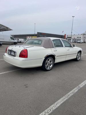 White Lincoln town-car 2007 in Kaunas, with an engine capacity of 4.60 L and mileage of 312 thousand km for 5500 €, photo 4 on AUTOMOTO.COM.LV