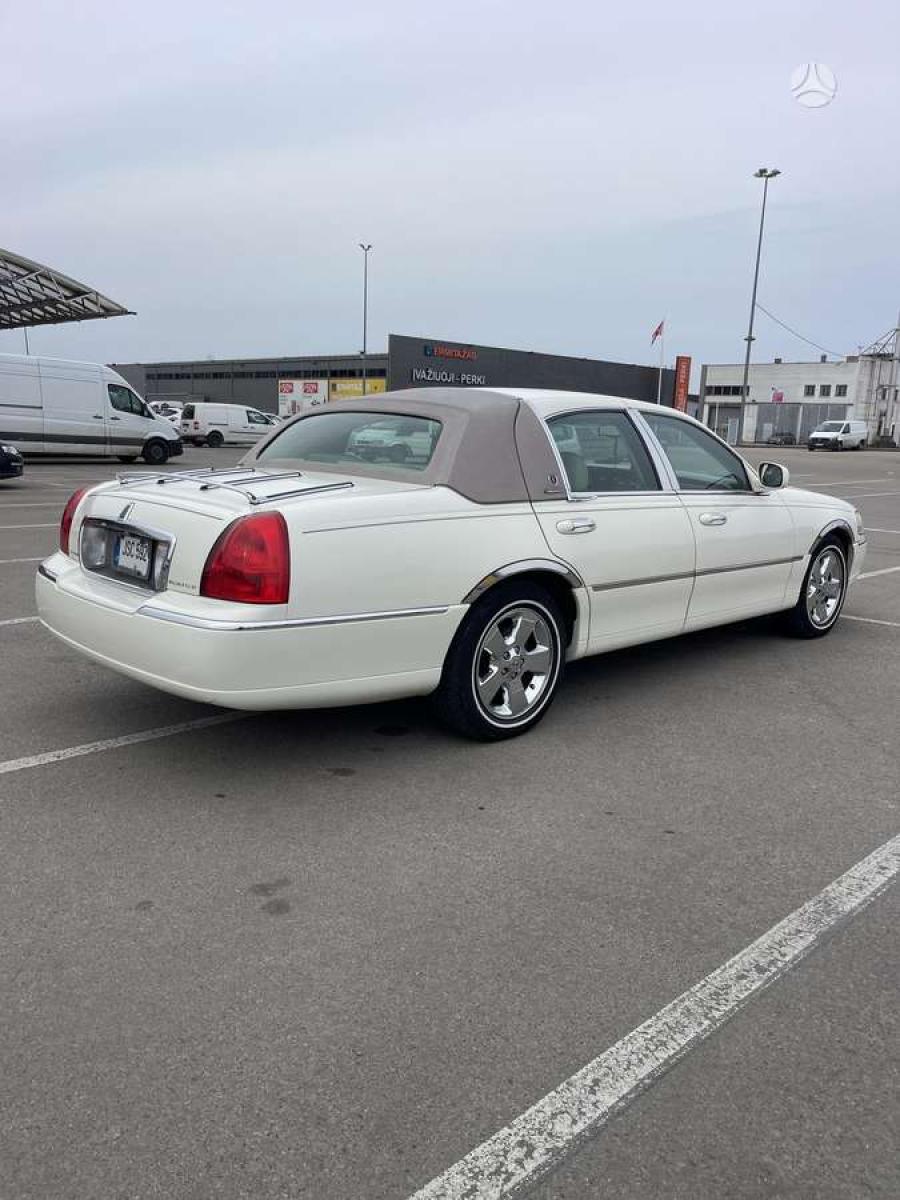 White Lincoln town-car 2007 in Kaunas, with an engine capacity of 4.60 L and mileage of 312 thousand km for 5500 €, photo 4 on AUTOMOTO.COM.LV