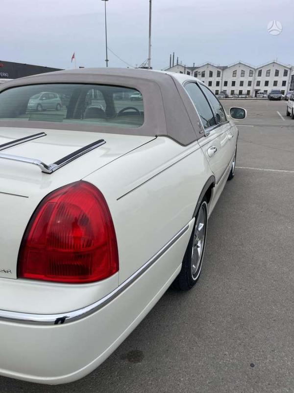 White Lincoln town-car 2007 in Kaunas, with an engine capacity of 4.60 L and mileage of 312 thousand km for 5500 €, photo 4 on AUTOMOTO.COM.LV