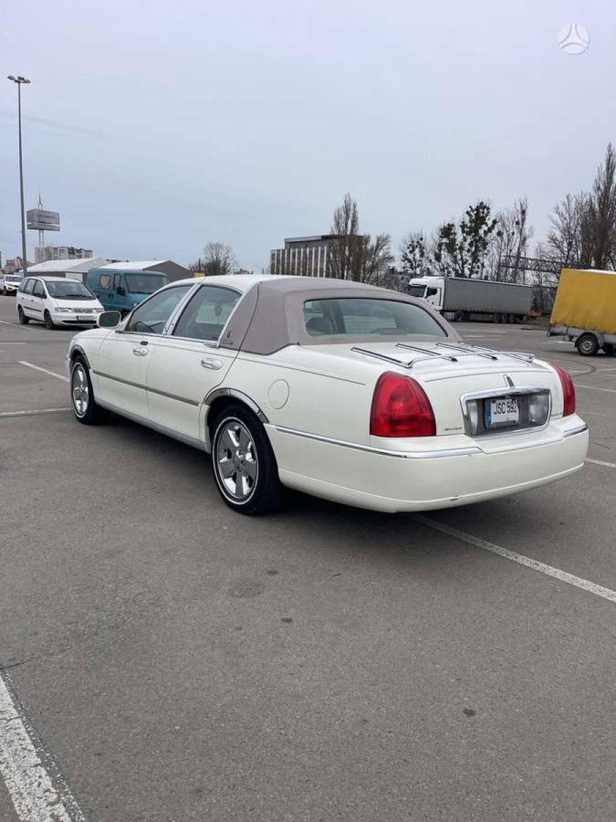 White Lincoln town-car 2007 in Kaunas, with an engine capacity of 4.60 L and mileage of 312 thousand km for 5500 €, photo 6 on AUTOMOTO.COM.LV