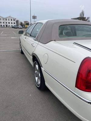 White Lincoln town-car 2007 in Kaunas, with an engine capacity of 4.60 L and mileage of 312 thousand km for 5500 €, photo 7 on AUTOMOTO.COM.LV