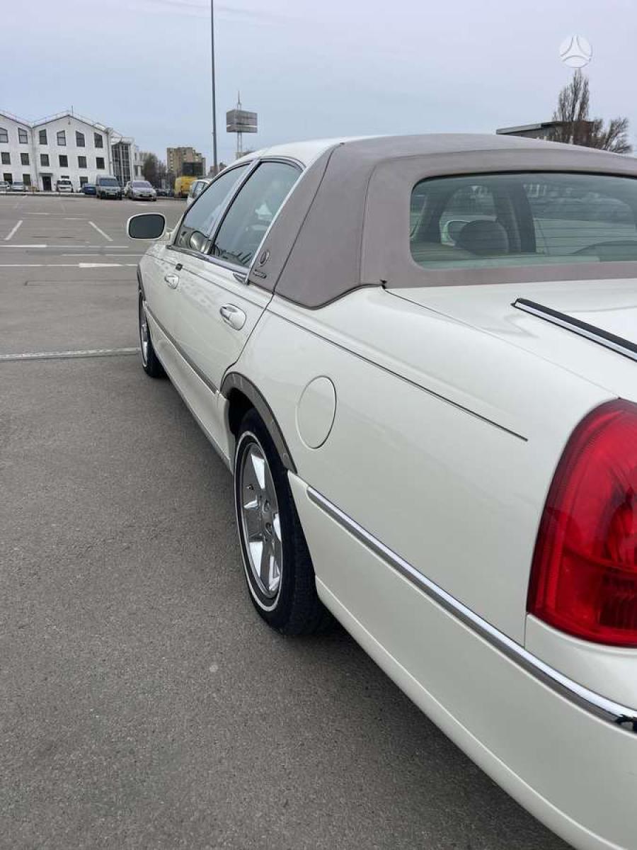 White Lincoln town-car 2007 in Kaunas, with an engine capacity of 4.60 L and mileage of 312 thousand km for 5500 €, photo 7 on AUTOMOTO.COM.LV