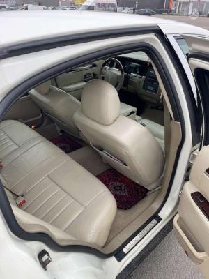 White Lincoln town-car 2007 in Kaunas, with an engine capacity of 4.60 L and mileage of 312 thousand km for 5500 €, photo 13 on AUTOMOTO.COM.LV