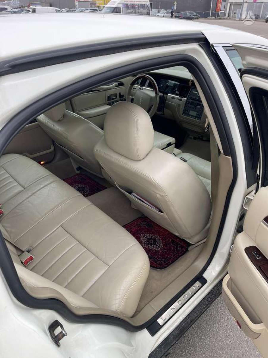 White Lincoln town-car 2007 in Kaunas, with an engine capacity of 4.60 L and mileage of 312 thousand km for 5500 €, photo 13 on AUTOMOTO.COM.LV
