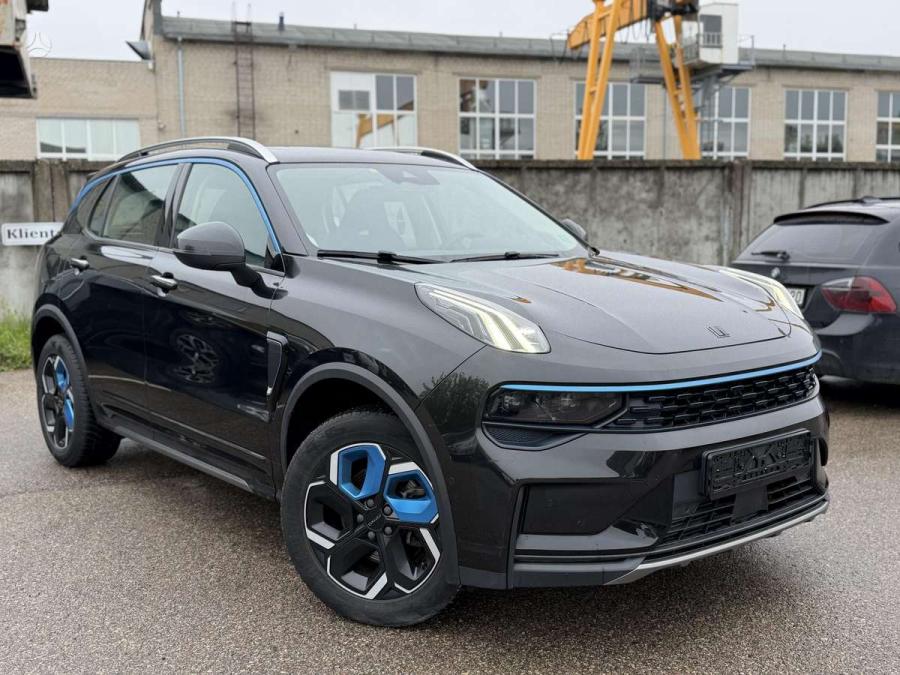 Melns Lynk & Co 01 2021 Viļņa, ar dzinēja tilpumu 1.50 L un nobraukumu 99 tūkst. km par 17800 €, foto 3 vietnē AUTOMOTO.COM.LV