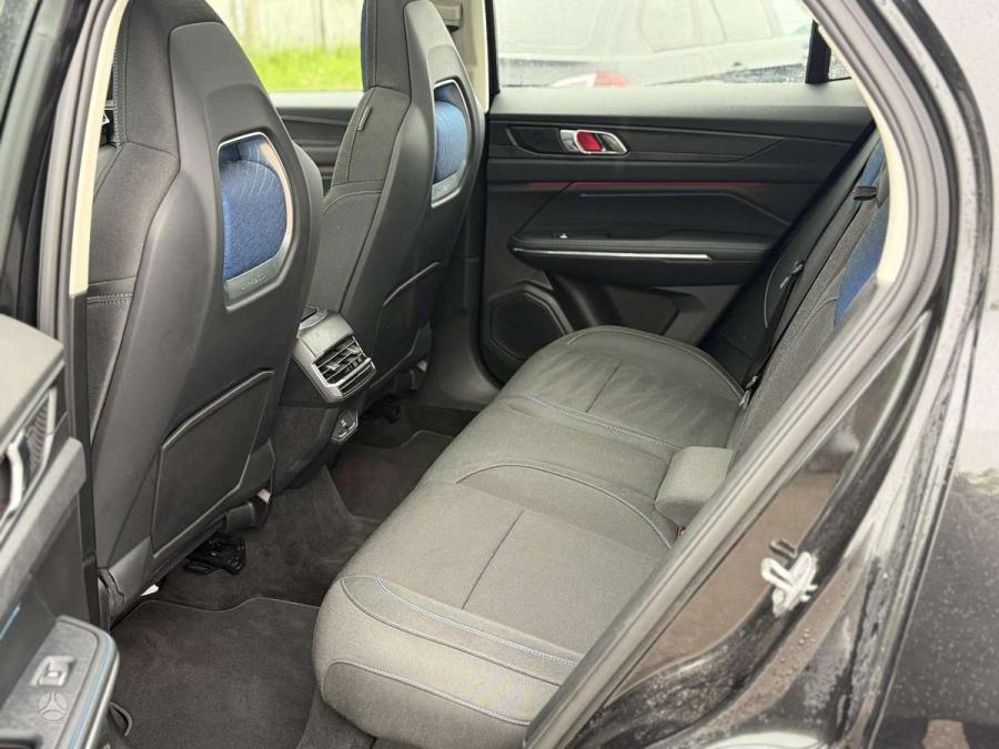 Melns Lynk & Co 01 2021 Viļņa, ar dzinēja tilpumu 1.50 L un nobraukumu 99 tūkst. km par 17800 €, foto 18 vietnē AUTOMOTO.COM.LV