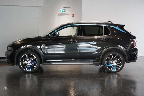 Melns Lynk & Co 01 2021 Viļņa, ar dzinēja tilpumu 1.48 L un nobraukumu 97 tūkst. km par 19500 €, foto 2 vietnē AUTOMOTO.COM.LV