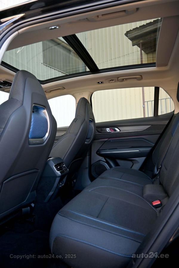 Melns Lynk & Co 01 2022 Tallina, ar dzinēja tilpumu 1.50 L un nobraukumu 36 tūkst. km par 27990 €, foto 11 vietnē AUTOMOTO.COM.LV