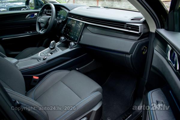Black Lynk & Co 01 2022 in Tallinn, with an engine capacity of 1.50 L and mileage of 28 thousand km for 24980 €, photo 8 on AUTOMOTO.COM.LV