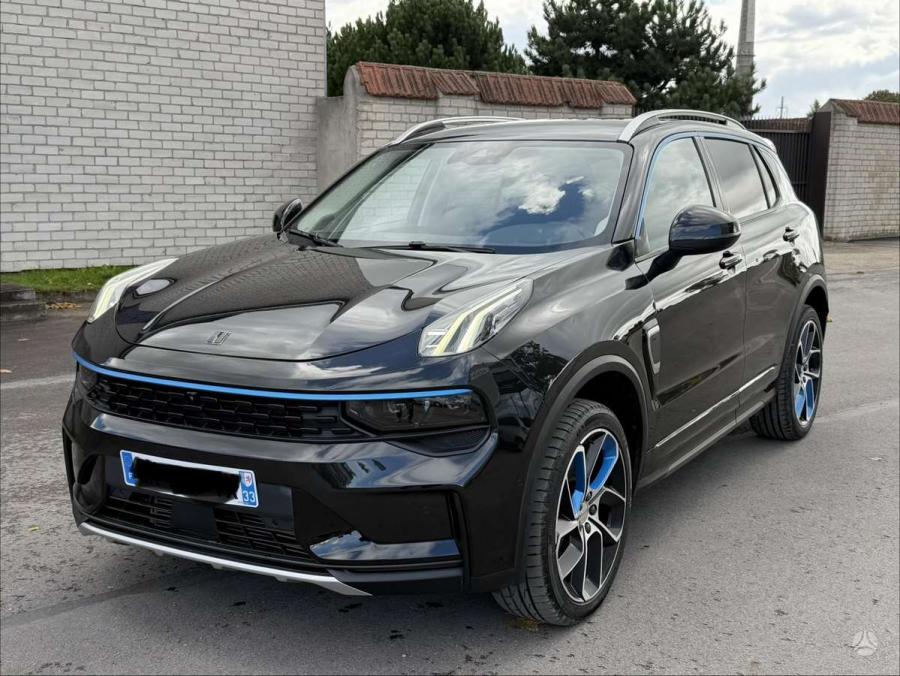 Черный Lynk & Co 01 2022 в Таураге, объемом двигателя 1.48 л и пробегом 70 тыс. км за 18500 €, фото 1 на AUTOMOTO.COM.LV