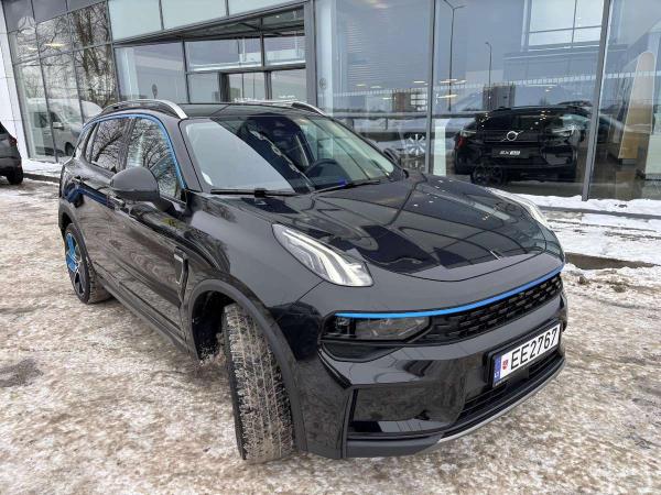 Black Lynk & Co 01 2023 in Vilnius, with an engine capacity of 0.00 L and mileage of 33 thousand km for 25900 €, photo 2 on AUTOMOTO.COM.LV