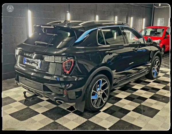 Black Lynk & Co 01 2023 in Taurage, with an engine capacity of 1.48 L and mileage of 122 thousand km for 17000 €, photo 5 on AUTOMOTO.COM.LV