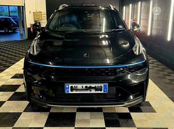 Black Lynk & Co 01 2023 in Taurage, with an engine capacity of 1.48 L and mileage of 122 thousand km for 17000 €, photo 7 on AUTOMOTO.COM.LV