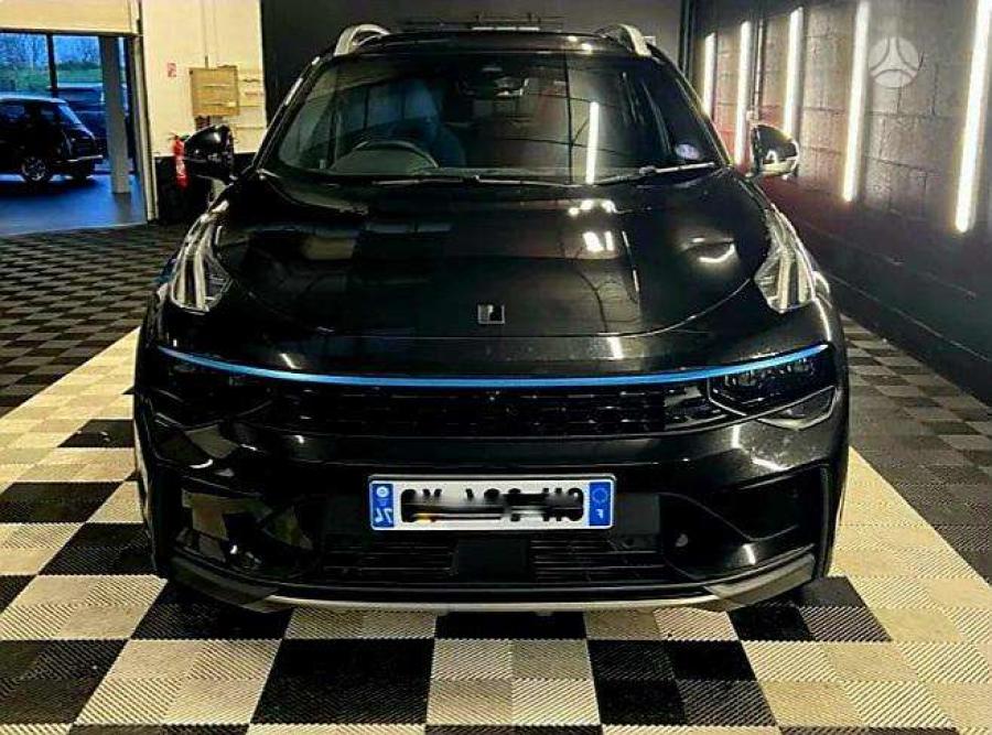 Black Lynk & Co 01 2023 in Taurage, with an engine capacity of 1.48 L and mileage of 122 thousand km for 17000 €, photo 7 on AUTOMOTO.COM.LV