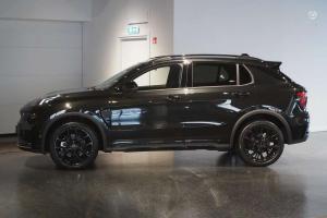 Black Lynk & Co 01 2026 in Vilnius, with an engine capacity of 1.50 L and mileage of 10 thousand km for 33200 €, photo 3 on AUTOMOTO.COM.LV