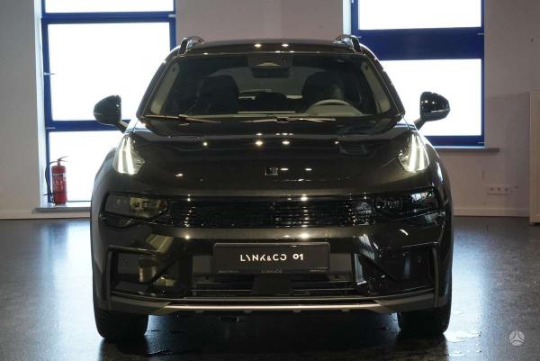 Black Lynk & Co 01 2026 in Vilnius, with an engine capacity of 1.50 L and mileage of 10 thousand km for 33200 €, photo 4 on AUTOMOTO.COM.LV