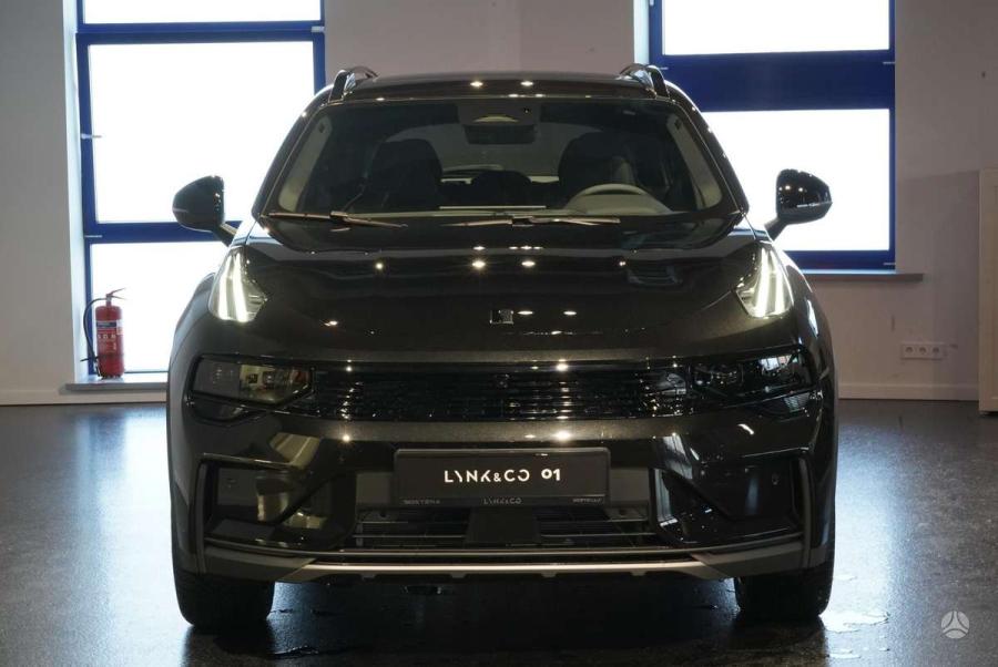 Black Lynk & Co 01 2026 in Vilnius, with an engine capacity of 1.50 L and mileage of 10 thousand km for 33200 €, photo 5 on AUTOMOTO.COM.LV