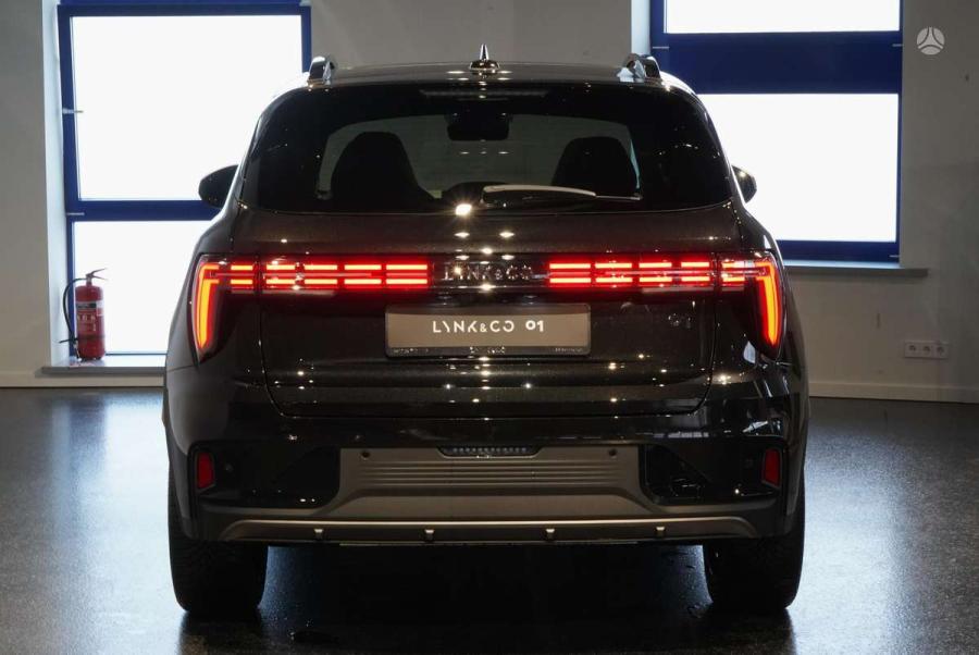 Black Lynk & Co 01 2026 in Vilnius, with an engine capacity of 1.50 L and mileage of 10 thousand km for 33200 €, photo 7 on AUTOMOTO.COM.LV