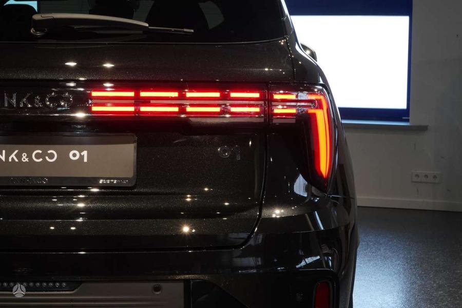 Black Lynk & Co 01 2026 in Vilnius, with an engine capacity of 1.50 L and mileage of 10 thousand km for 33200 €, photo 8 on AUTOMOTO.COM.LV