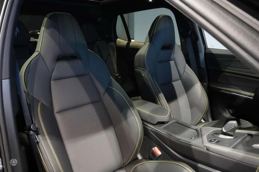 Black Lynk & Co 01 2026 in Vilnius, with an engine capacity of 1.50 L and mileage of 10 thousand km for 33200 €, photo 12 on AUTOMOTO.COM.LV