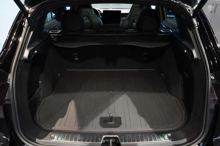 Black Lynk & Co 01 2026 in Vilnius, with an engine capacity of 1.50 L and mileage of 10 thousand km for 33200 €, photo 15 on AUTOMOTO.COM.LV