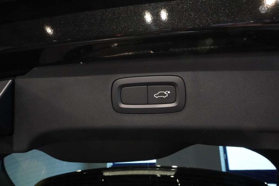 Black Lynk & Co 01 2026 in Vilnius, with an engine capacity of 1.50 L and mileage of 10 thousand km for 33200 €, photo 16 on AUTOMOTO.COM.LV