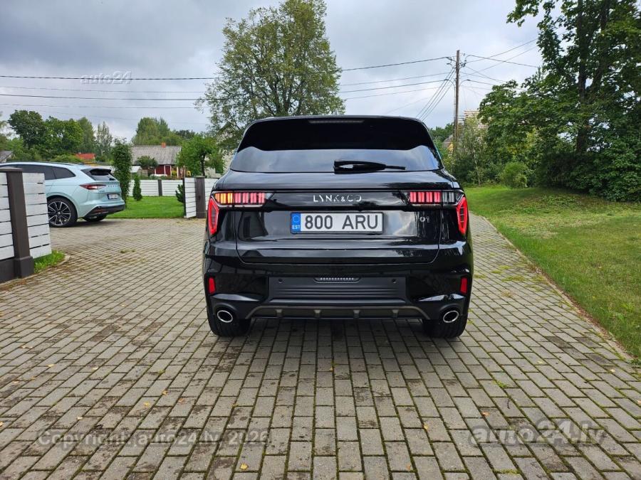 Black Lynk & Co 01 2022 in Tallinn, with an engine capacity of 1.50 L and mileage of 77 thousand km for 24990 €, photo 8 on AUTOMOTO.COM.LV