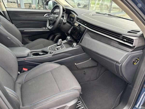Blue Lynk & Co 01 2025 in Vilnius, with an engine capacity of 1.48 L and mileage of 58 thousand km for 24900 €, photo 5 on AUTOMOTO.COM.LV